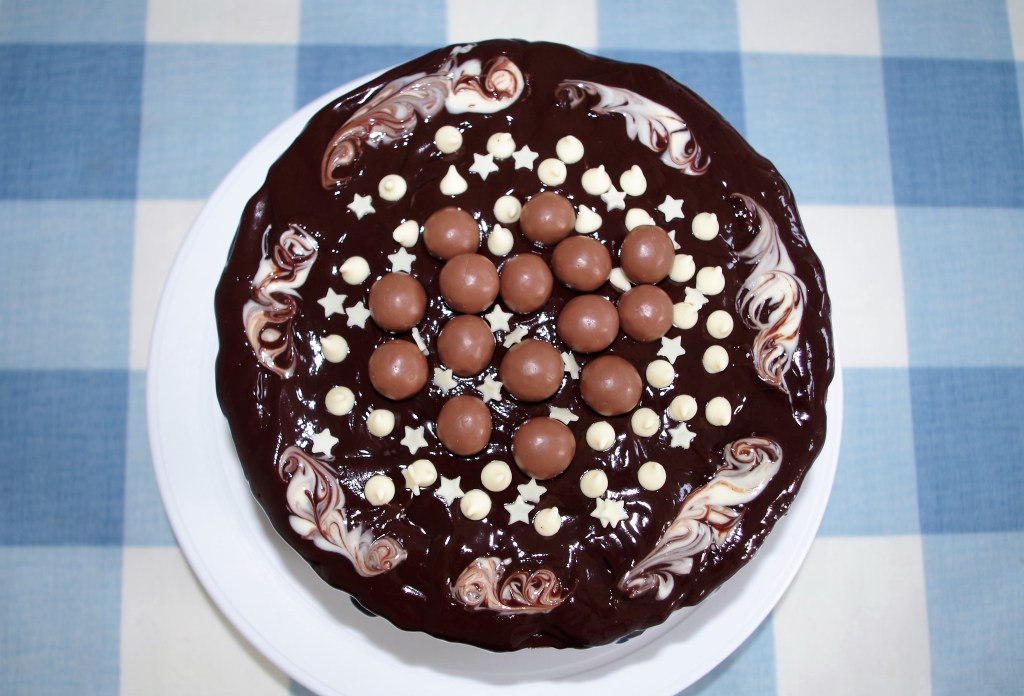 Chocolate & Cream Cake – Retired Bloke on Food n stuff