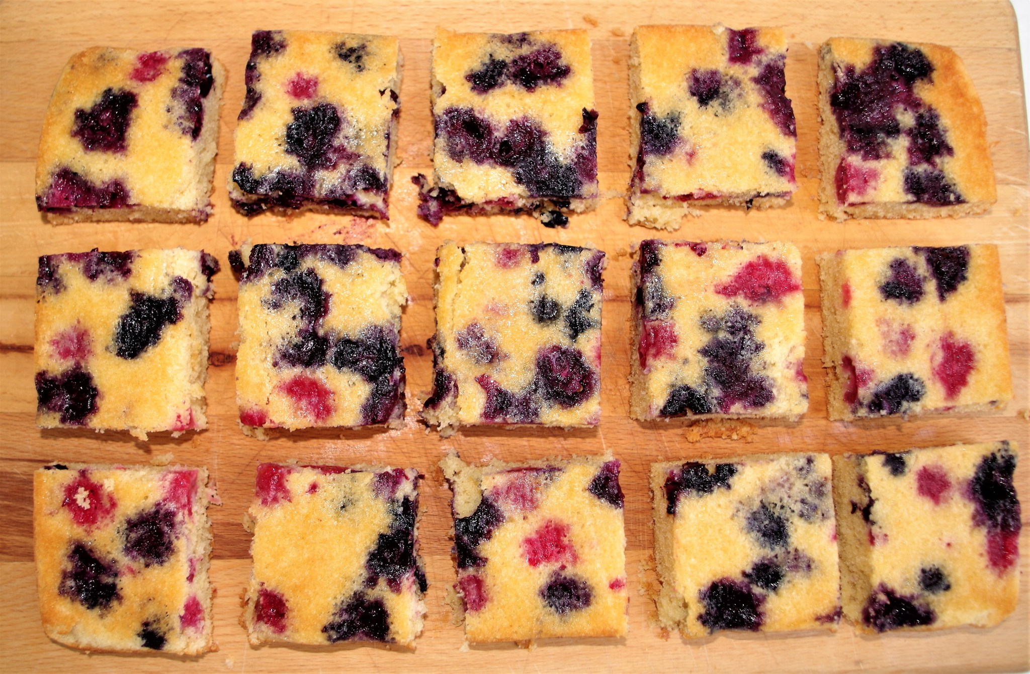 Double Berry Tray Bake – Retired Bloke on Food n stuff