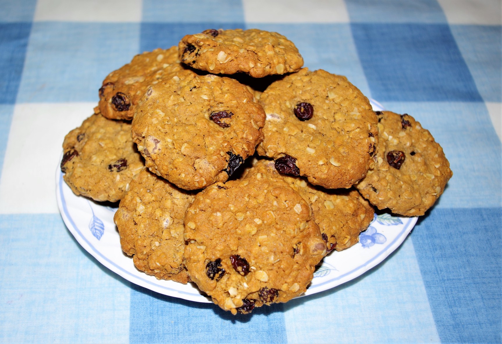 Quick and Crunchy Chocolate Chip Biscuits – Retired Bloke on Food n stuff