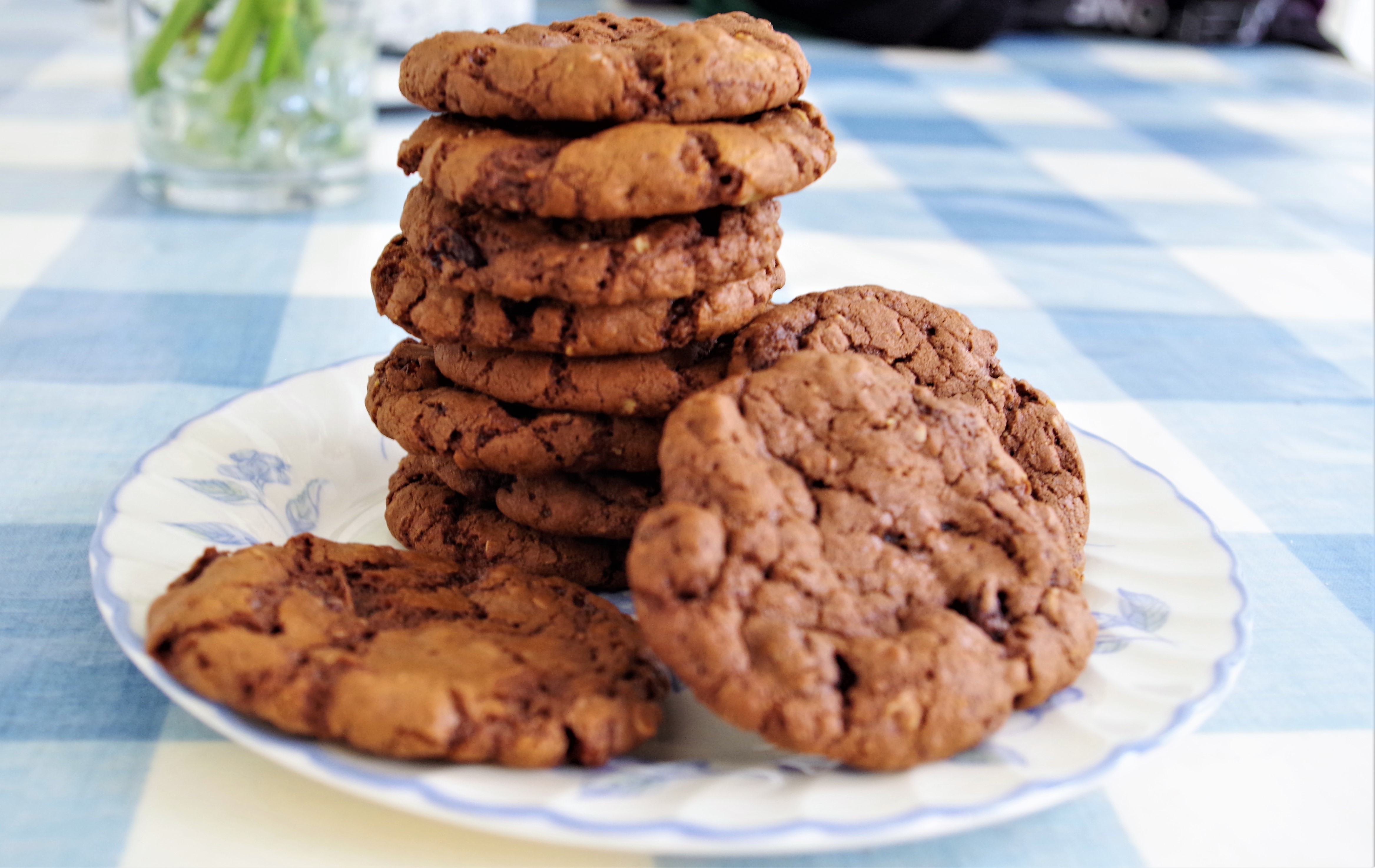 Quick and Crunchy Chocolate Chip Biscuits – Retired Bloke on Food n stuff