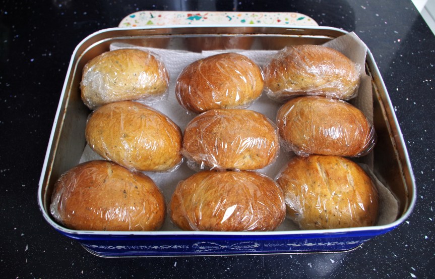 Sun-dried Tomato, Basil and Olive Rolls – Retired Bloke on Food n stuff